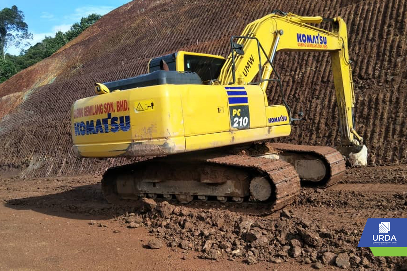 Road linking Nanga Makut and Nanga Engkuah in progress - RECODA