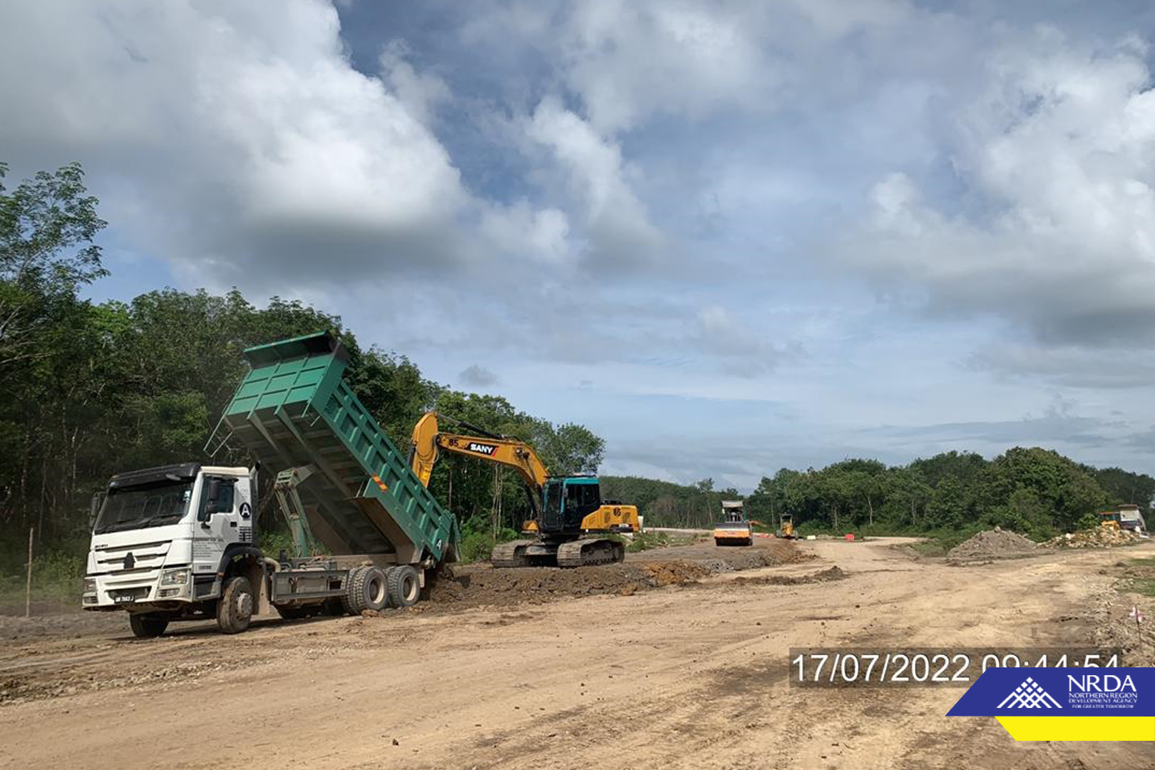Construction of the new road from Kampung Pendam to Kampung Ipai ongoing - RECODA
