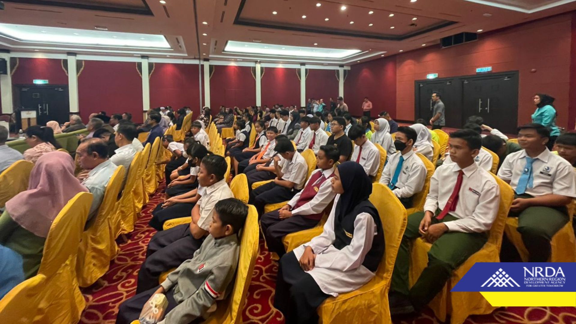 COMMUNITY@SCORE offers assistance to students from B40 families in NRDA - RECODA